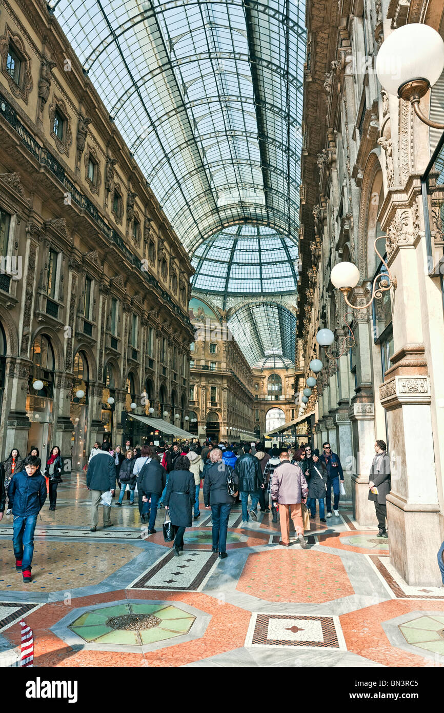 People walking in the Vittorio Emanuele Gallery La Galleria Milan ...