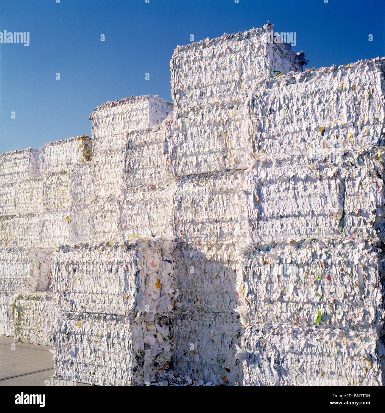 Square bails hi-res stock photography and images - Alamy