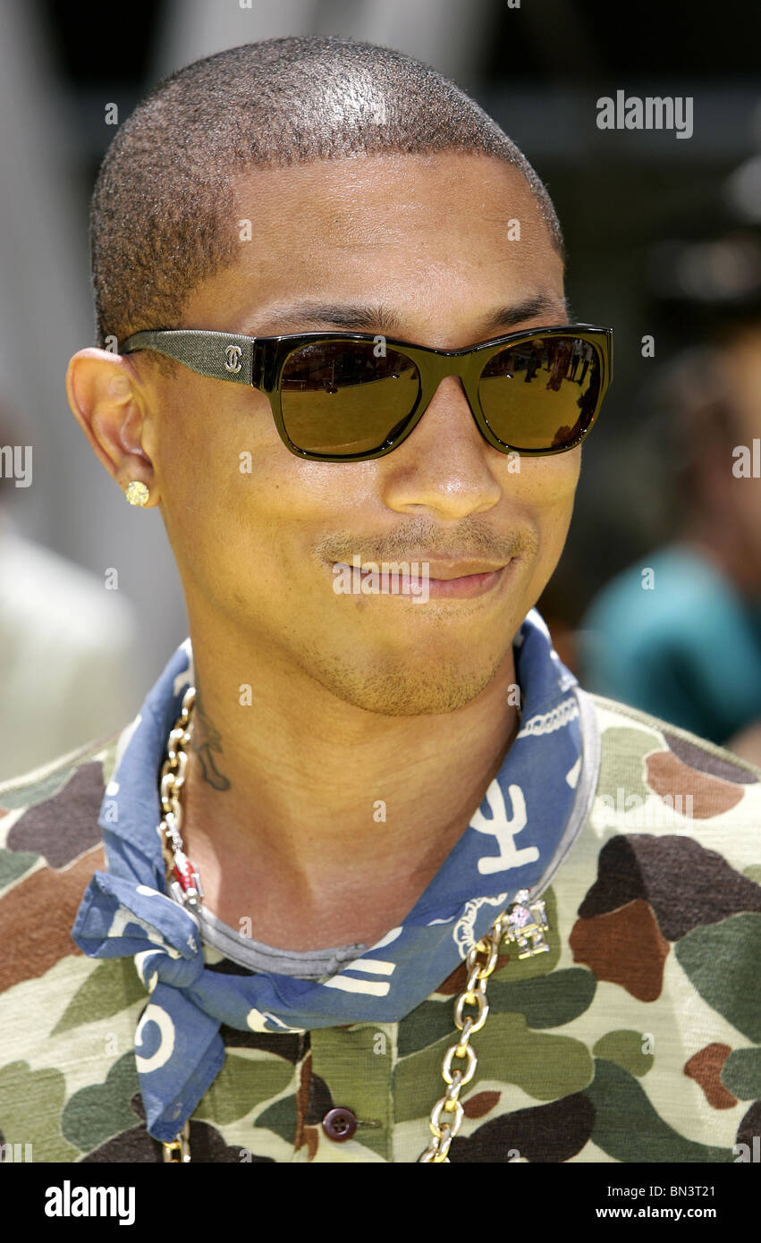 PHARRELL WILLIAMS DESPICABLE ME PREMIERE NOKIA THEATRE LOS ANGELES USA ...
