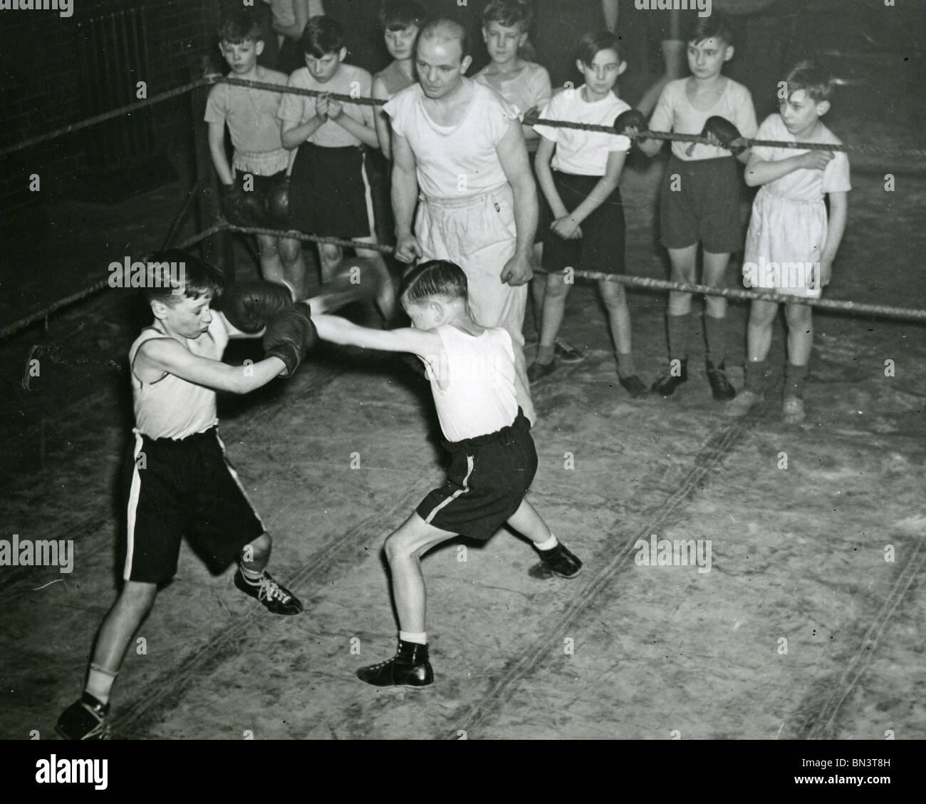 JUNIOR BOXING at a London club in 1945 Stock Photo - Alamy