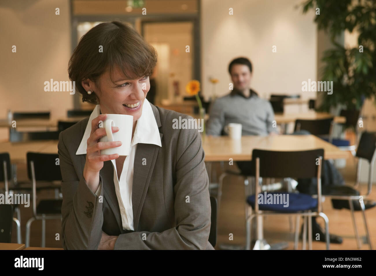 Women having a break hi-res stock photography and images - Alamy