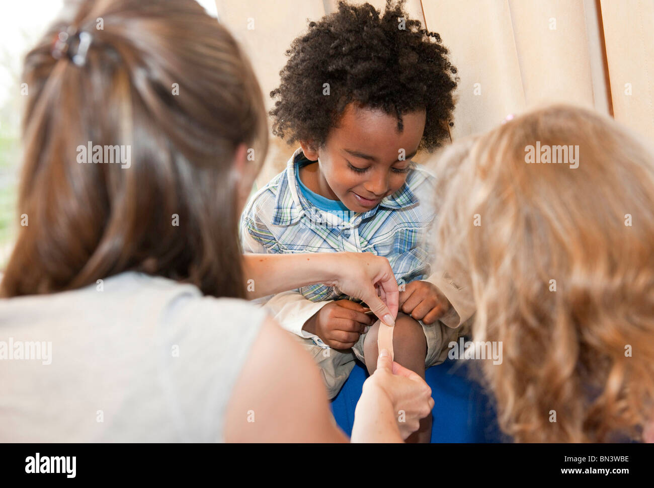 Coloured sticking plaster hi-res stock photography and images - Alamy