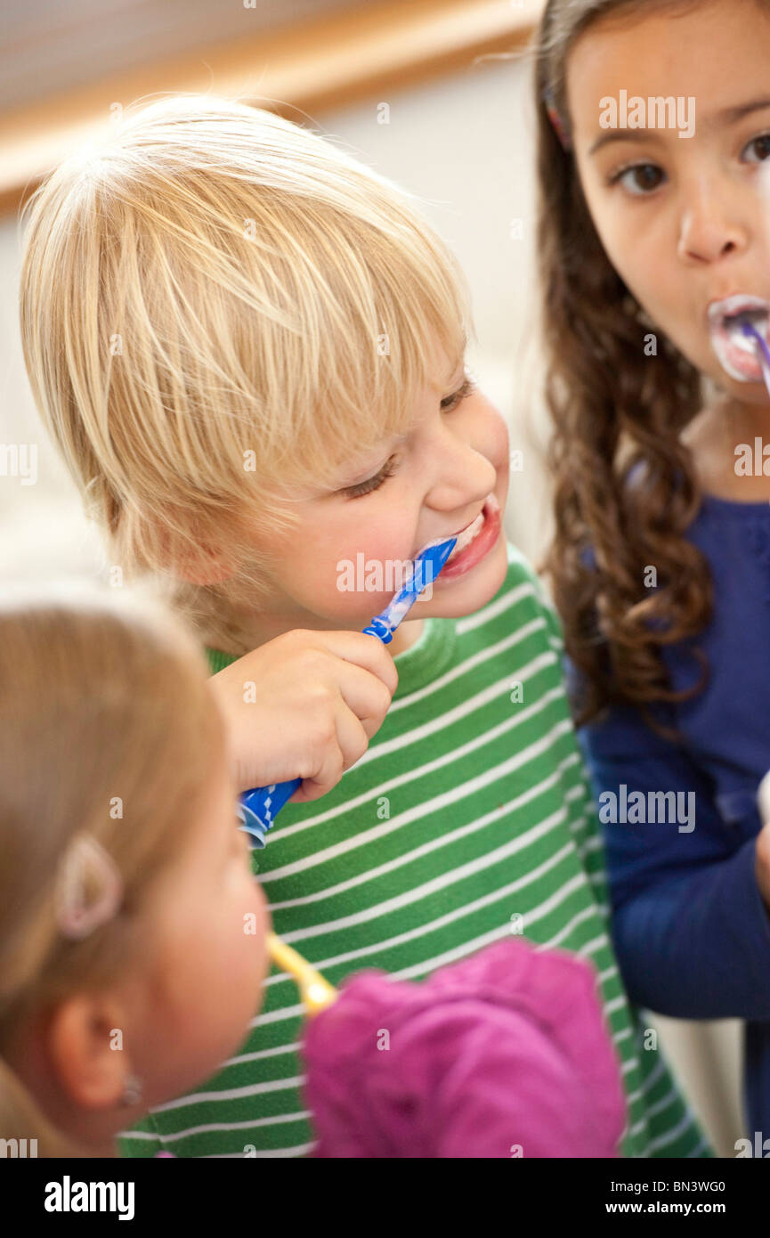 Child brushing teeth school hi-res stock photography and images - Alamy