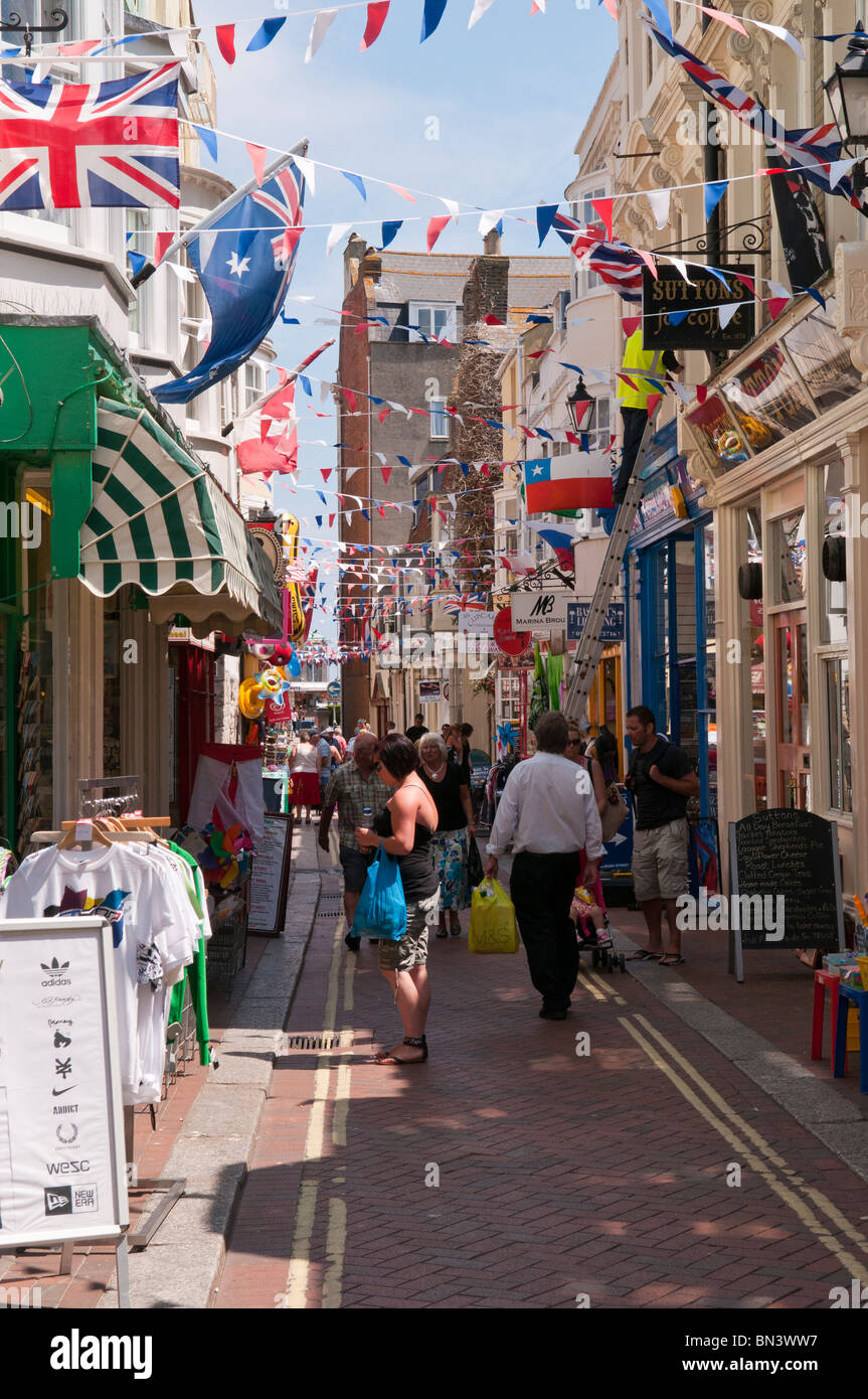 Busy seaside town hi-res stock photography and images - Alamy