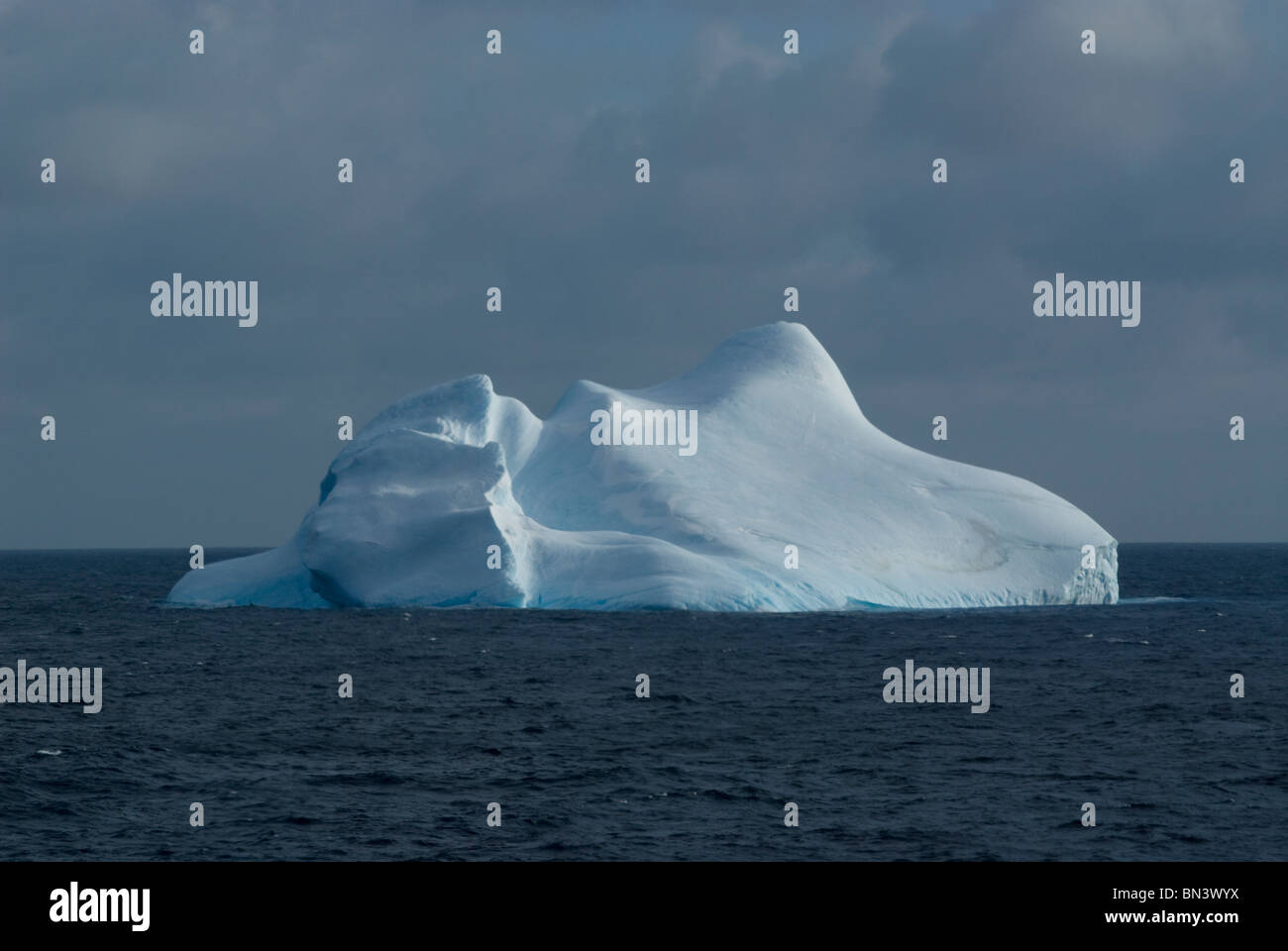 Top iceberg hi-res stock photography and images - Alamy