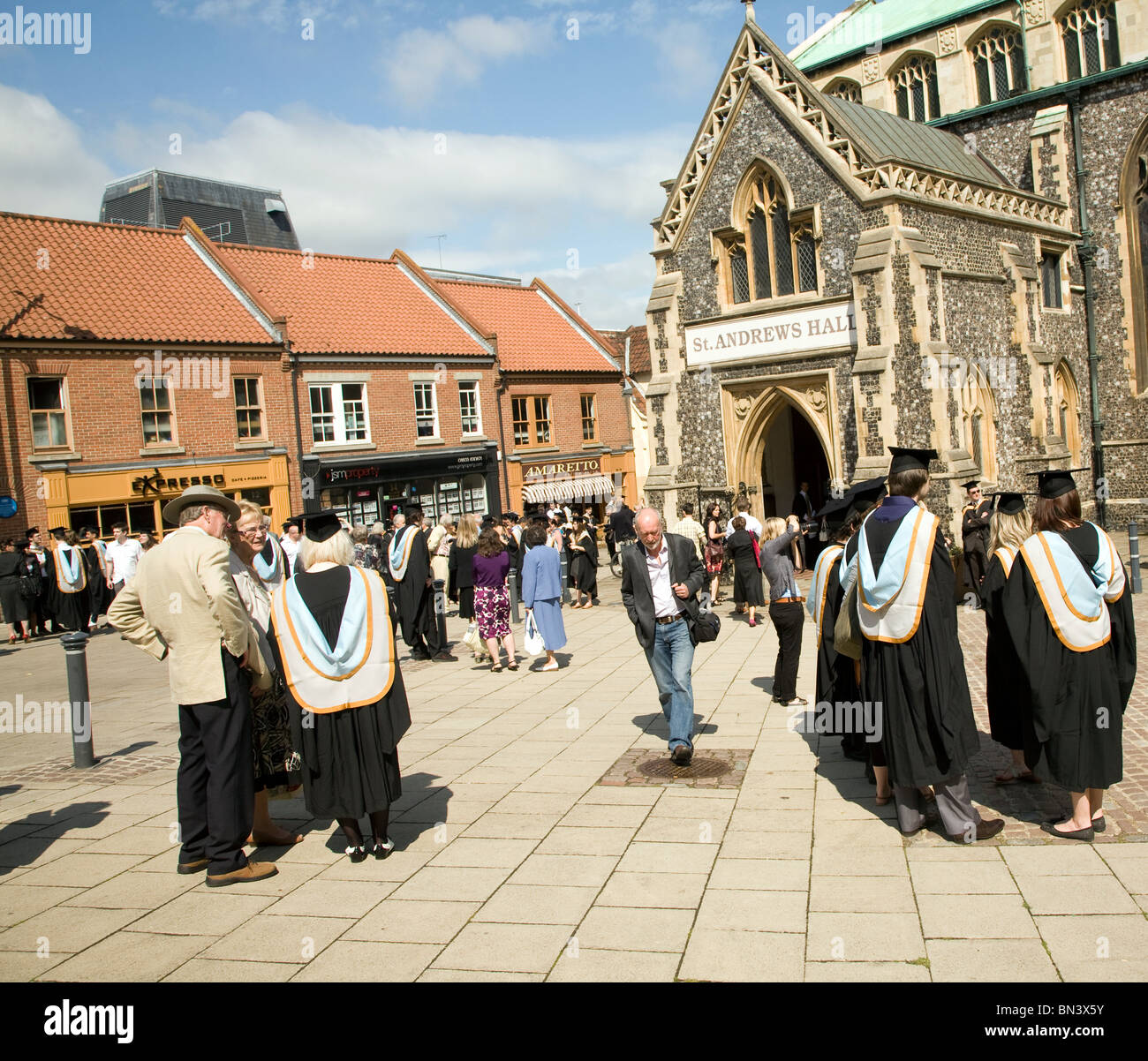 University of st andrews graduation hall hi-res stock photography and ...