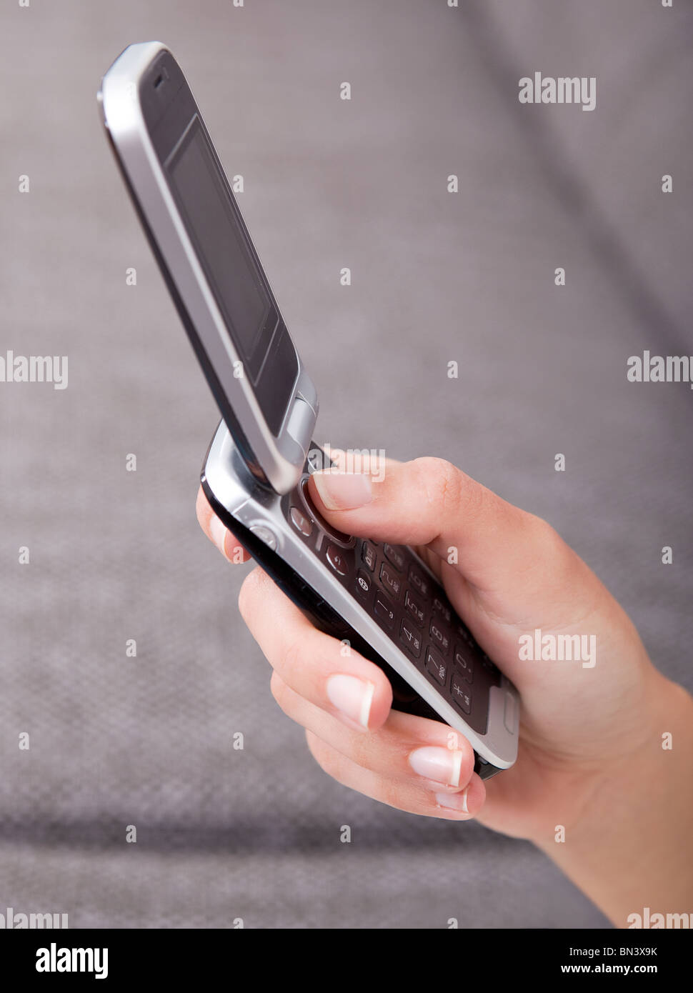 Female hand holding a cellphone and sending a sms Stock Photo - Alamy