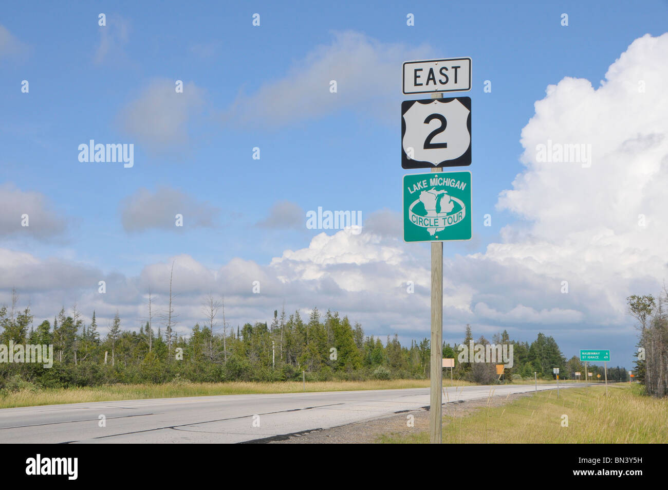 Great Lakes Circle Tour Sign Lake Michigan Stock Photo - Alamy Great Lakes Circle Tour Sign Lake Michigan Stock Photo - Alamy