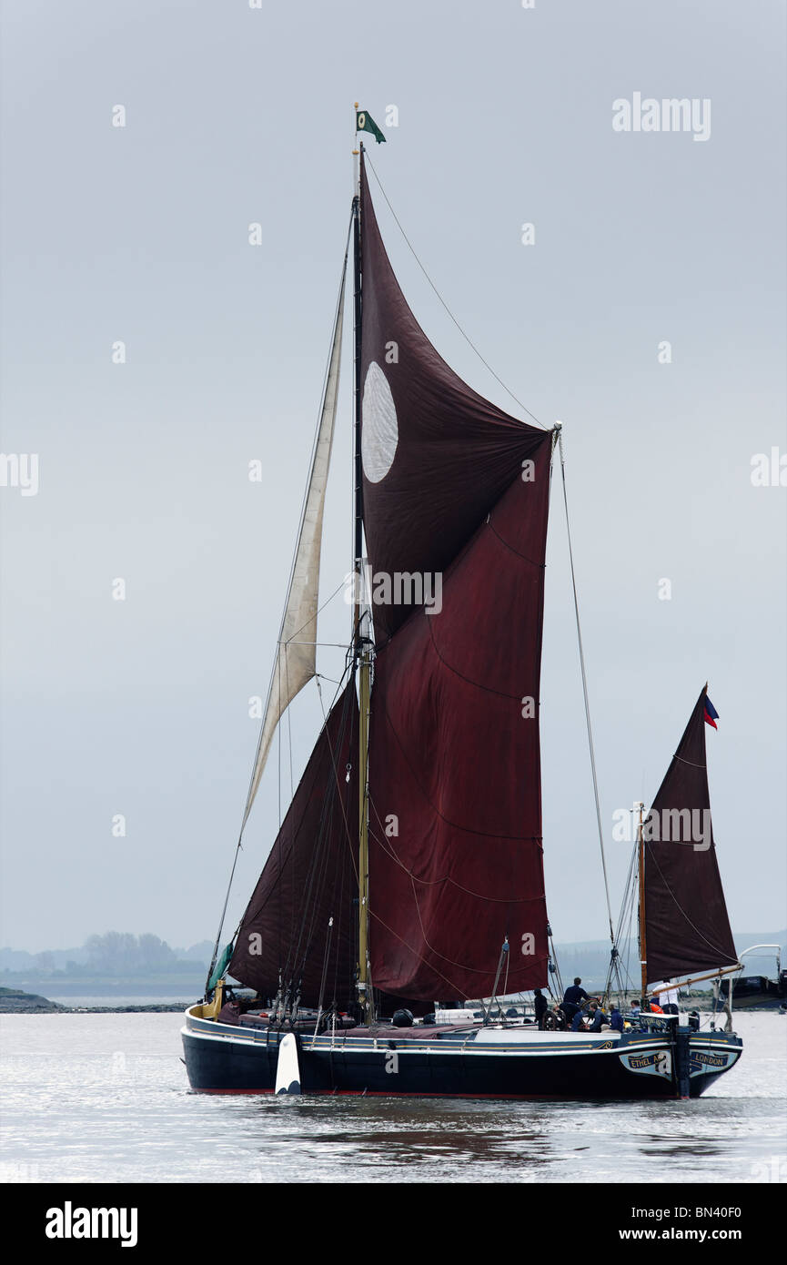 Medway sailing barge match hi-res stock photography and images - Alamy