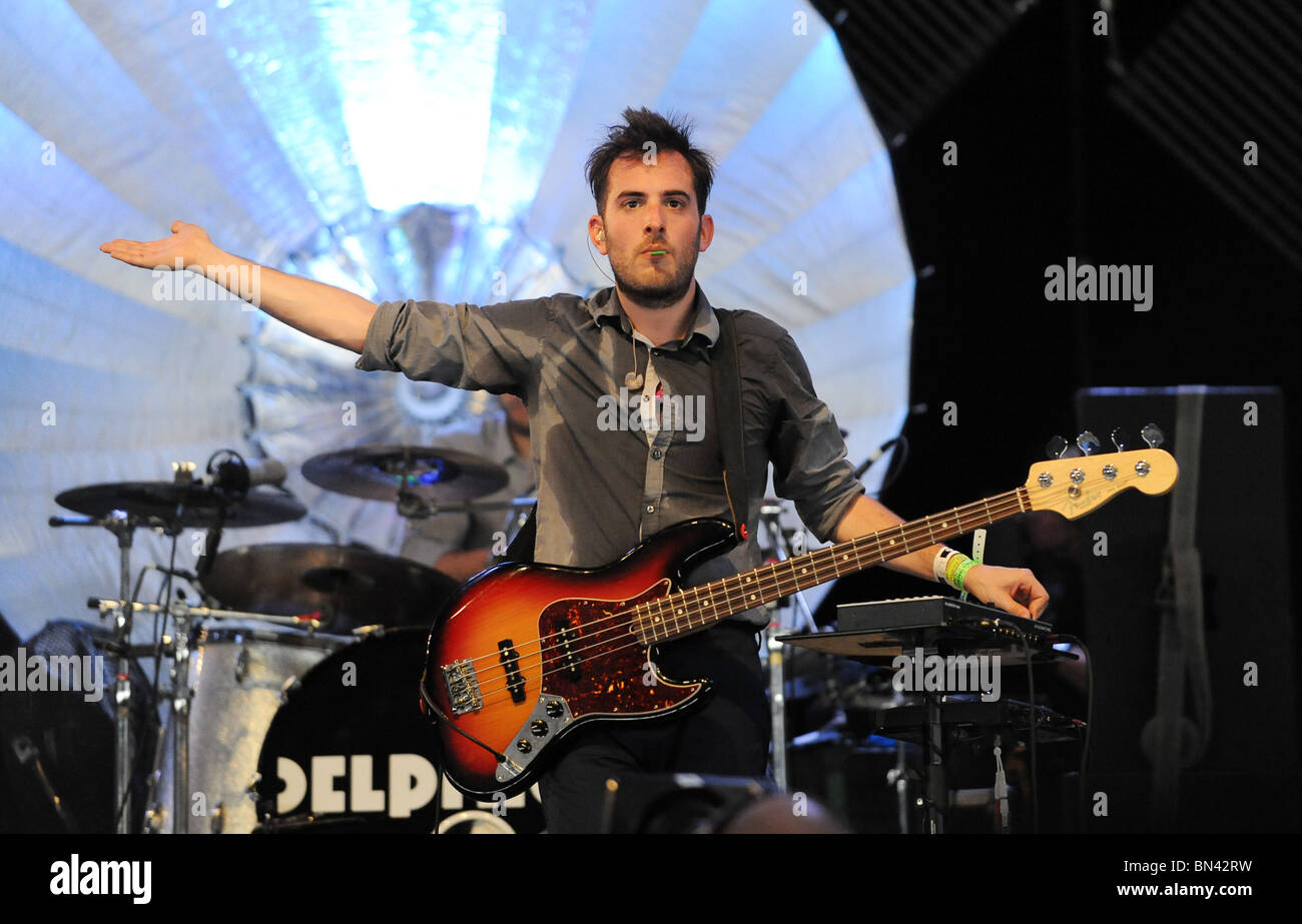 Glastonbury crowd stage hi-res stock photography and images - Alamy