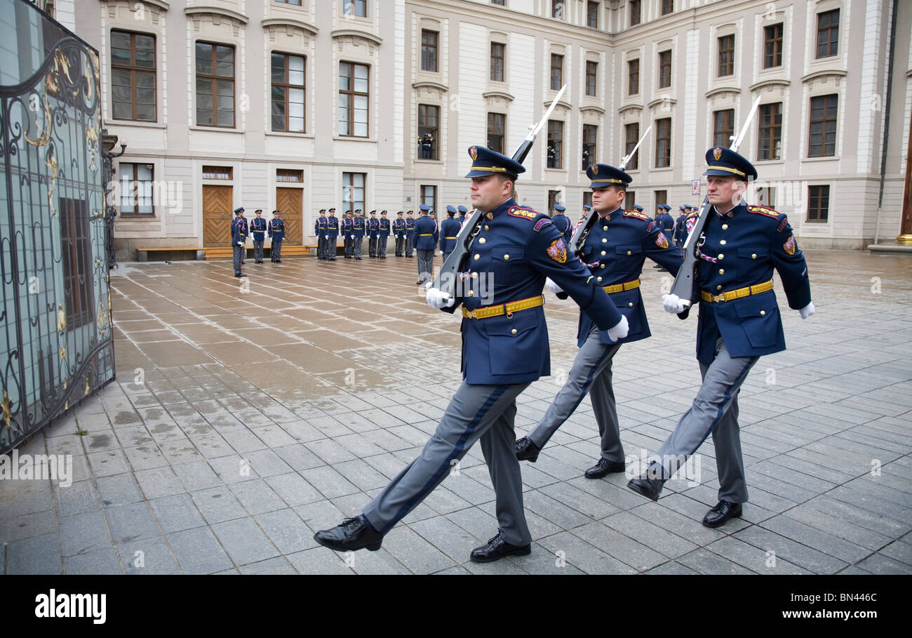 Change the guard hi-res stock photography and images - Alamy