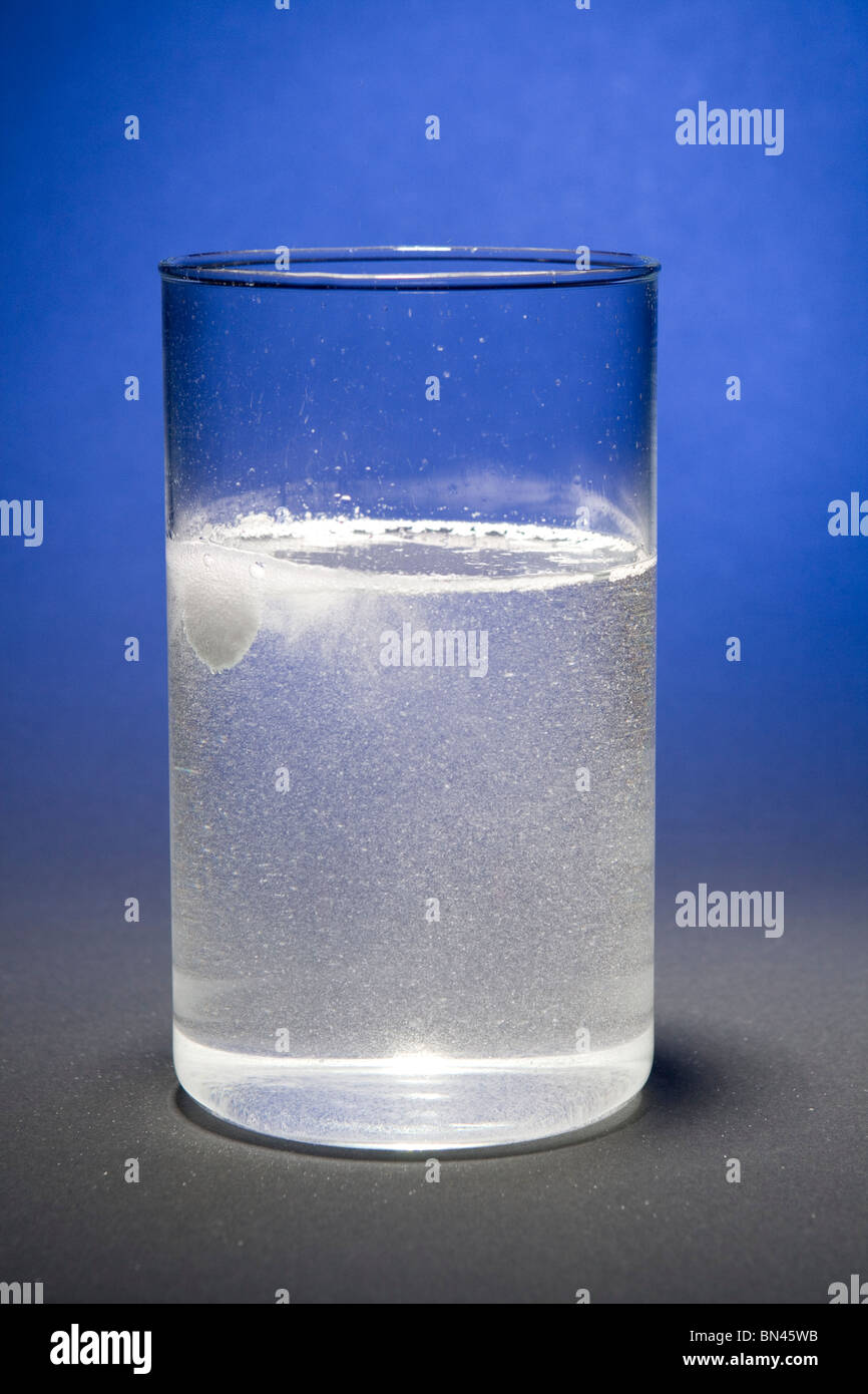 Tablet dissolving in water hi-res stock photography and images - Alamy