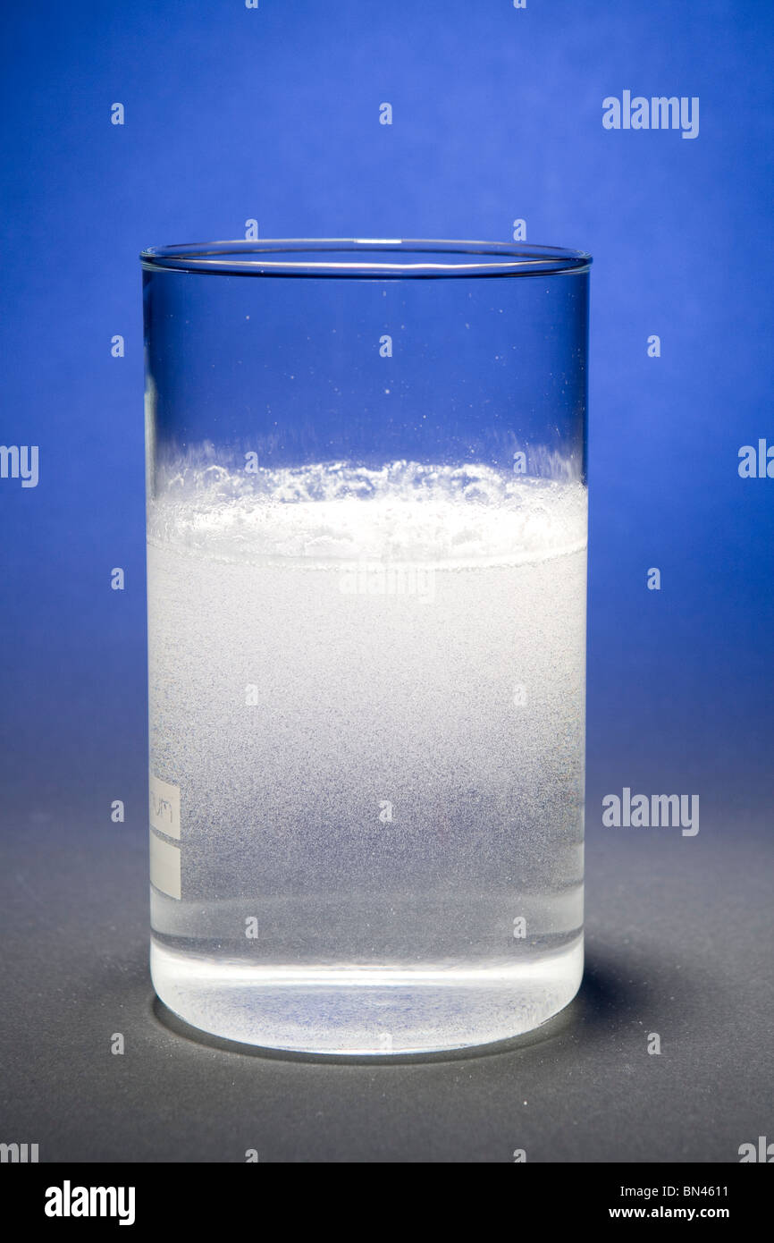 Tablet dissolving series hi-res stock photography and images - Alamy