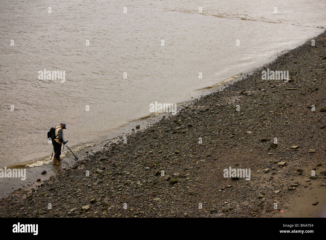 Metal detector thames hi-res stock photography and images - Alamy