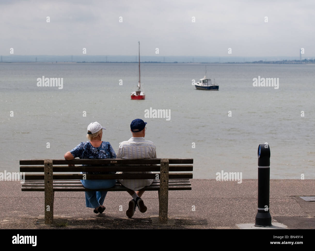 Seafront wooden bench hi-res stock photography and images - Alamy