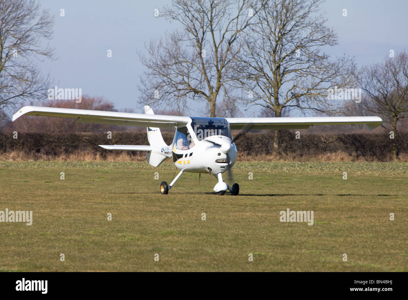 Flight Design CTSW G-CDXL microlight aircraft landing at Breighton ...