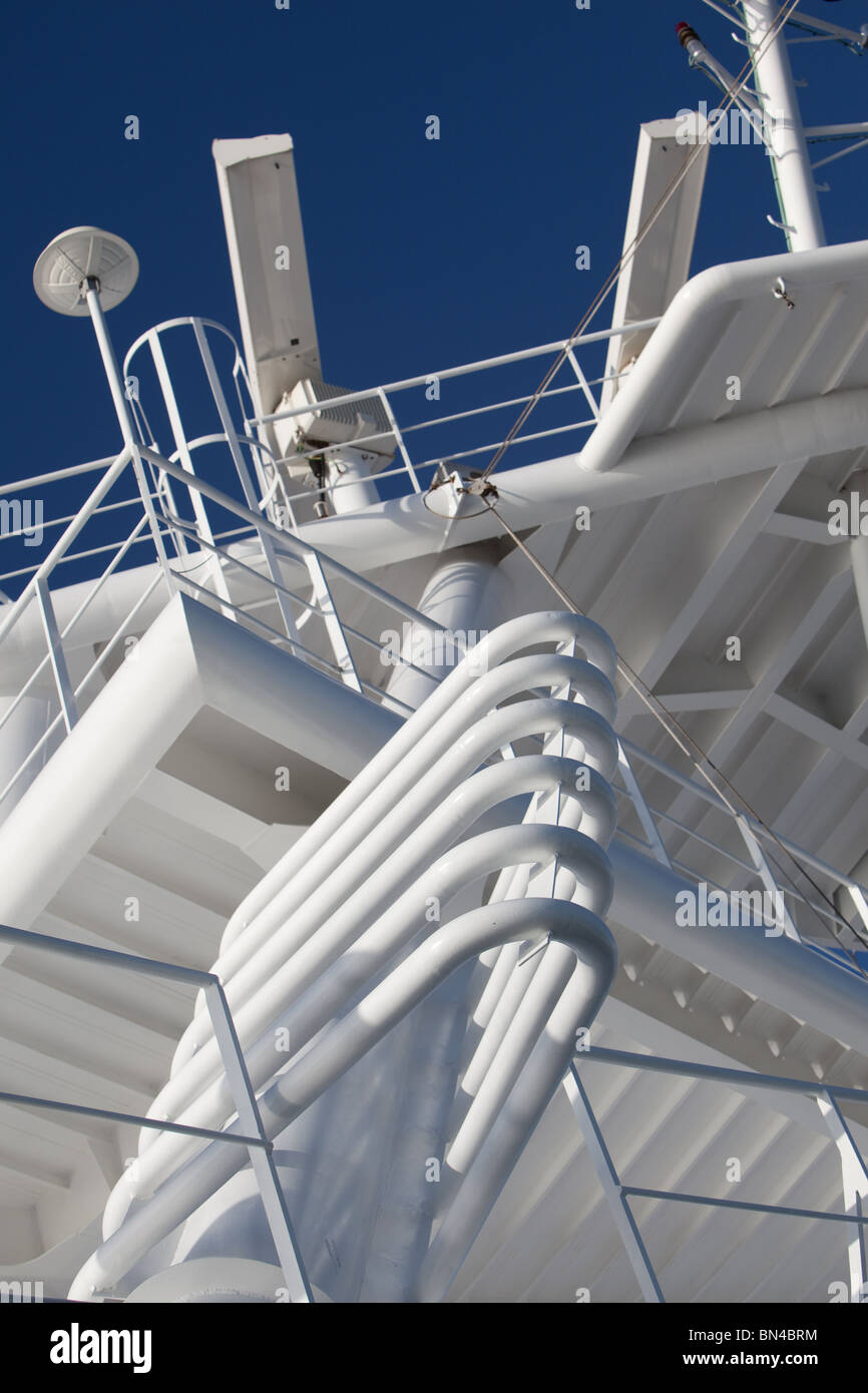 P & O liner VENTURA. Different perspective. Radar mast and scanners ...