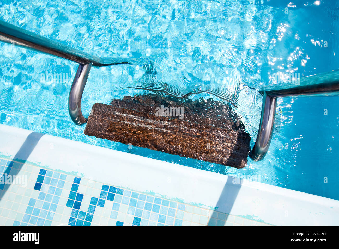 ripples round steps into a swimming pool Stock Photo - Alamy