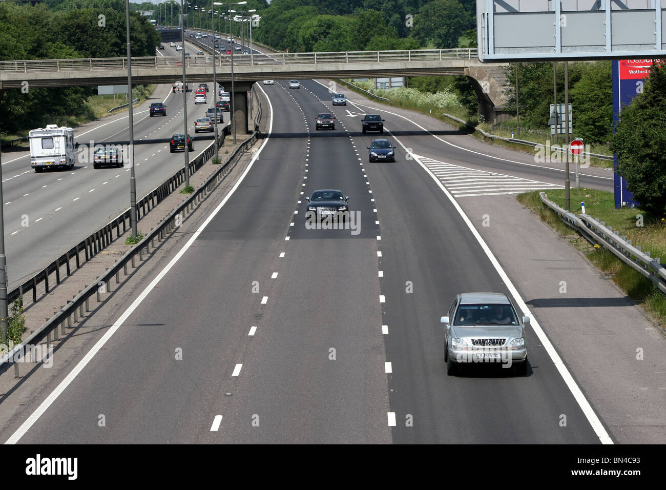 M1 MOTORWAY WITH TRAFFIC Stock Photo - Alamy