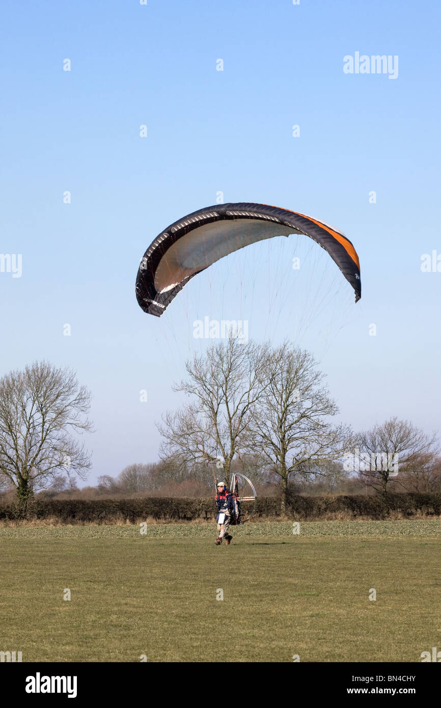 Powered Para-wing landing at Breighton Airfield Stock Photo - Alamy