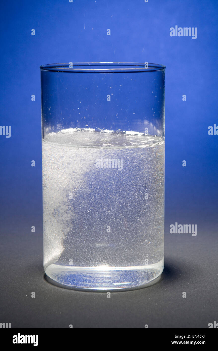 effervescent tablet dissolving in water (4 of 8 Stock Photo - Alamy