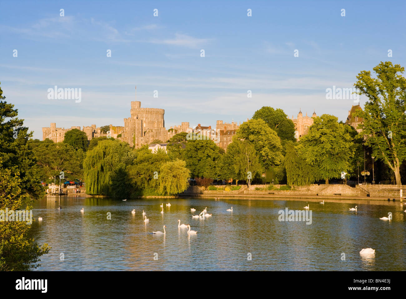 Windsor castle river thames hi-res stock photography and images - Alamy