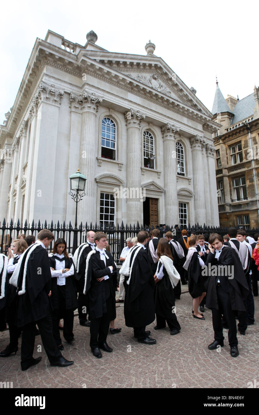 CAMBRIDGE UNIVERSITY STUDENTS ON GRADUATION DAY Stock Photo - Alamy