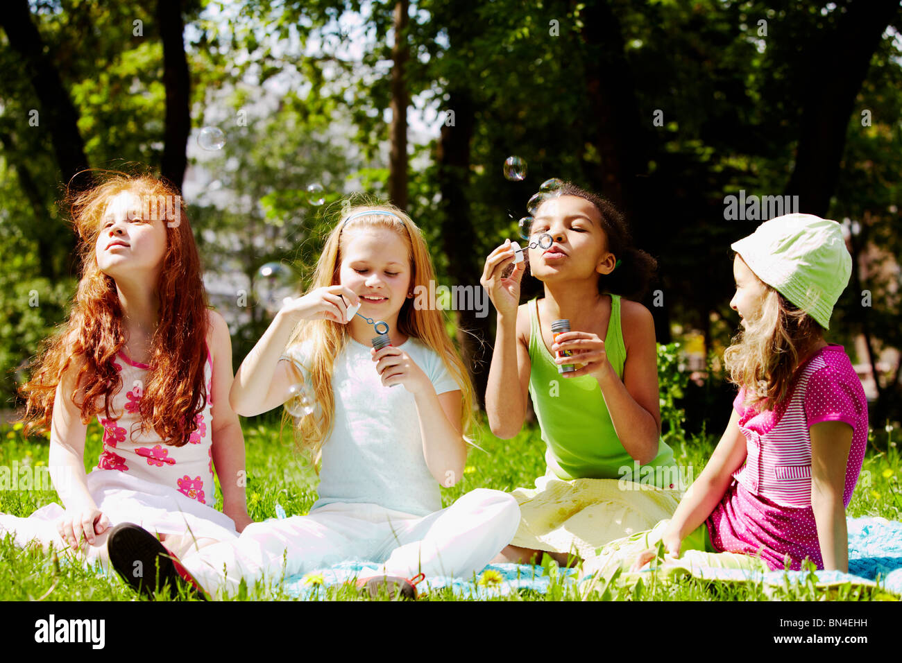 Summer girls having fun bubbles hi-res stock photography and images - Alamy