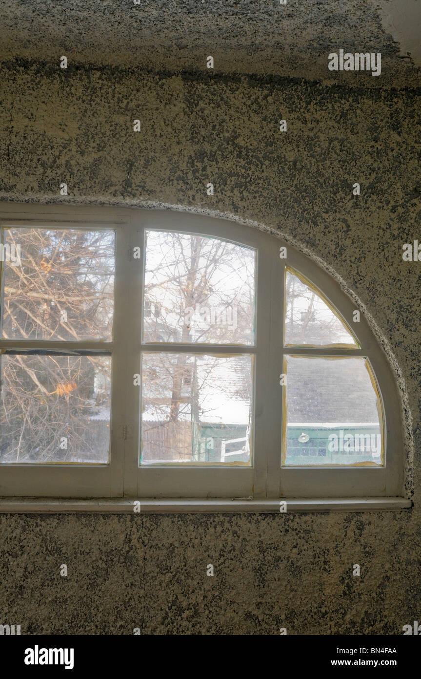 Rounded window hi-res stock photography and images - Alamy