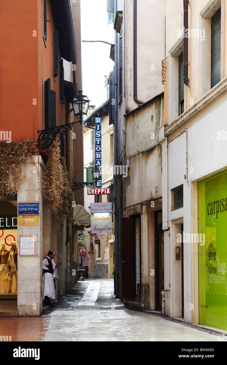 Restaurant in an alleyway in Verona, Italy Stock Photo - Alamy