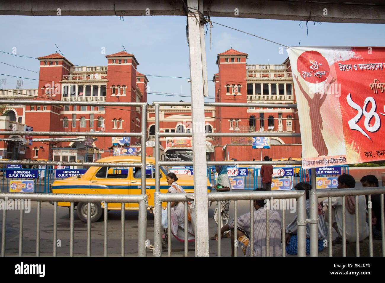 Exterior railway station calcutta kolkata hi-res stock photography and ...