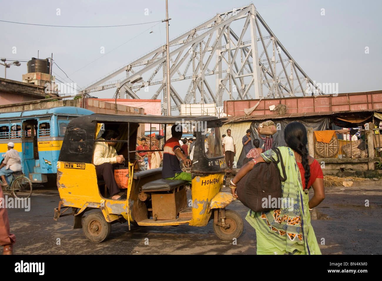 Streets of howrah hi-res stock photography and images - Alamy