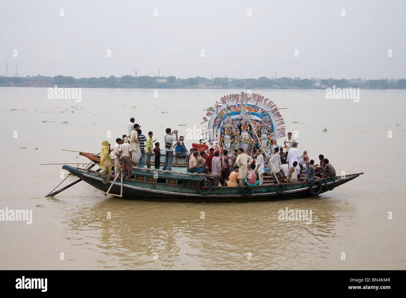 Farewell durga idol water river hi-res stock photography and images - Alamy