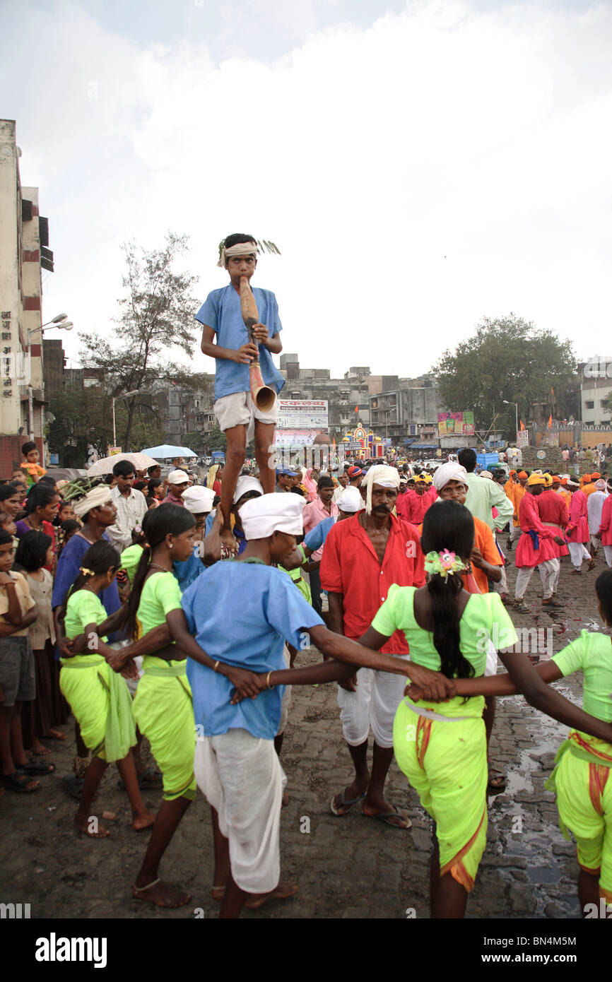 Warli tribal dance on road during religious hi-res stock photography ...