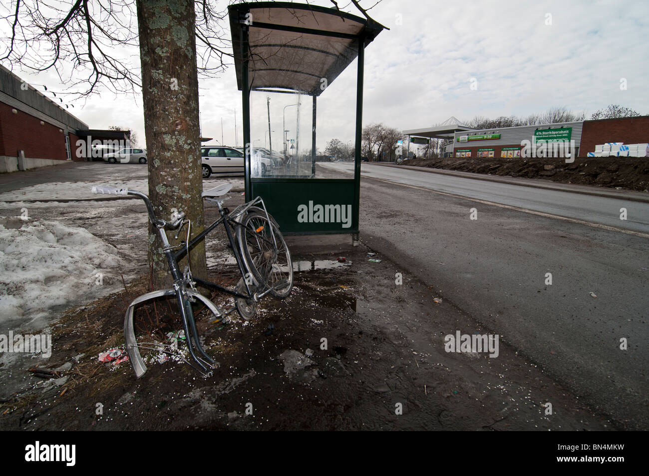 Damaged cycle hi-res stock photography and images - Alamy