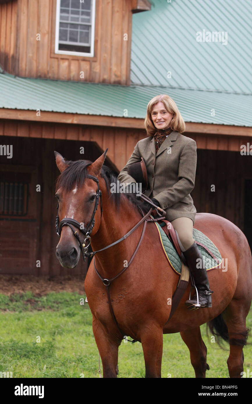 lady woman on horse dressed to hunt in rat catcher outfit Stock Photo ...