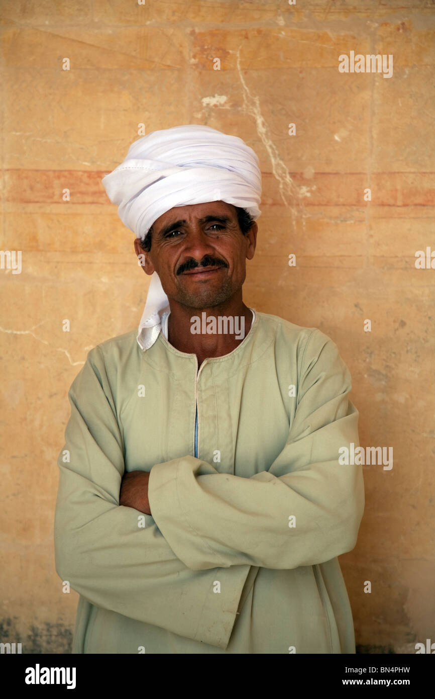 Egyptian clothing hi-res stock photography and images - Alamy