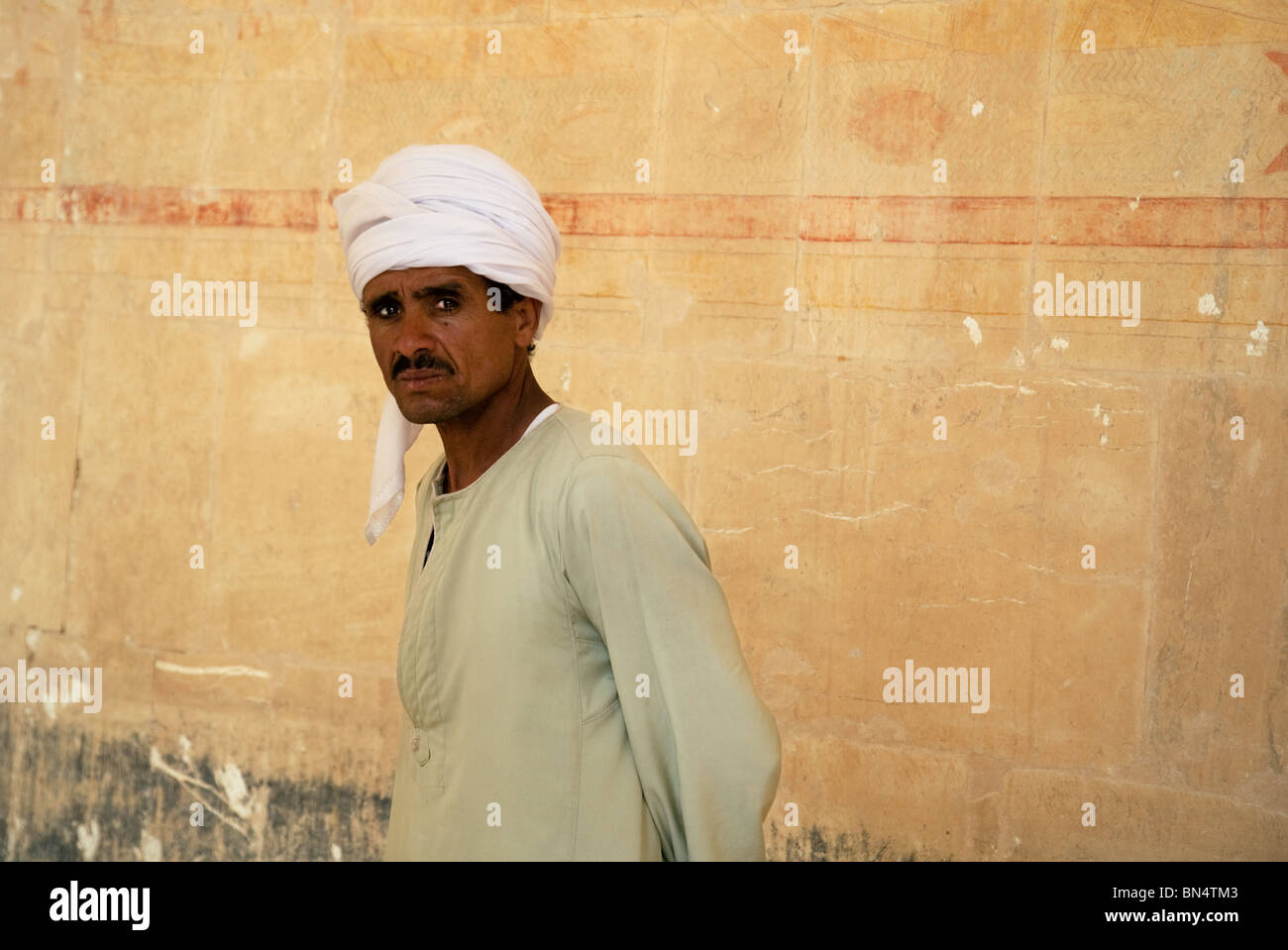 Egyptian clothing hi-res stock photography and images - Alamy