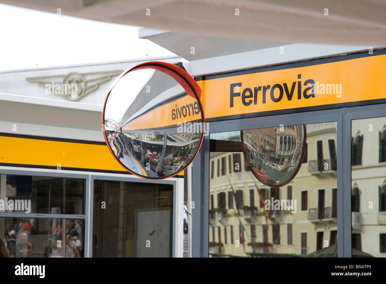 Venice ferry terminal hi-res stock photography and images - Alamy