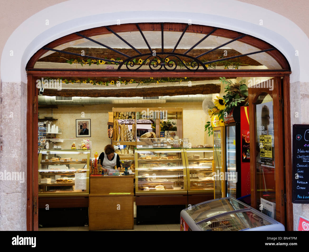 Old sweet shop counter hi-res stock photography and images - Alamy