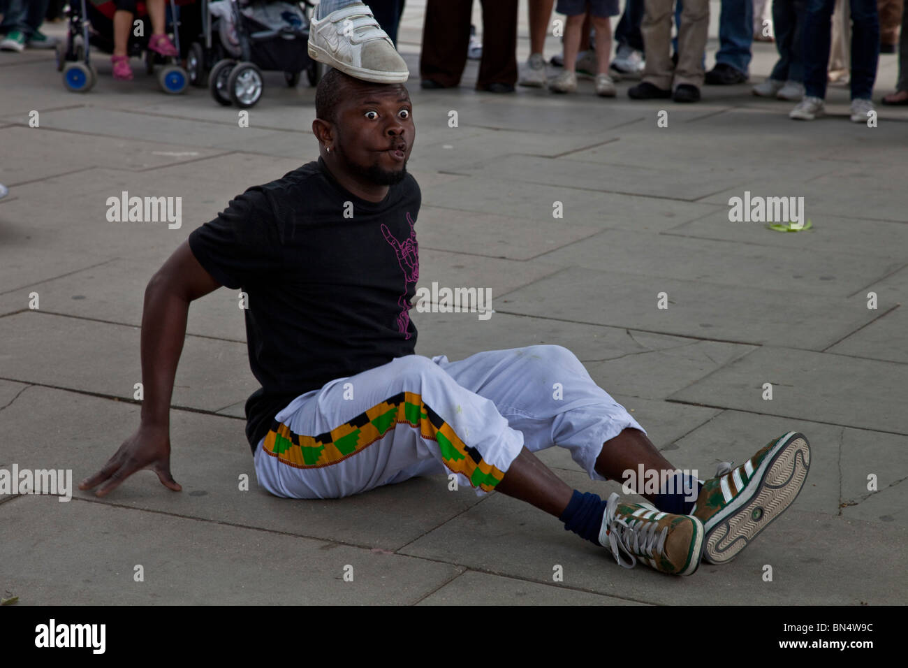 Street Entertainers, South Bank, London, England Stock Photo - Alamy