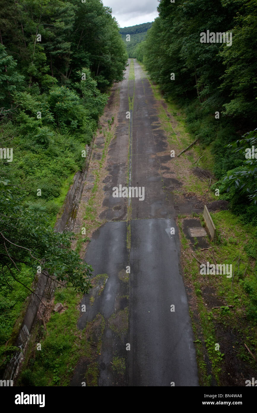 Pennsylvania forest road hi-res stock photography and images - Alamy
