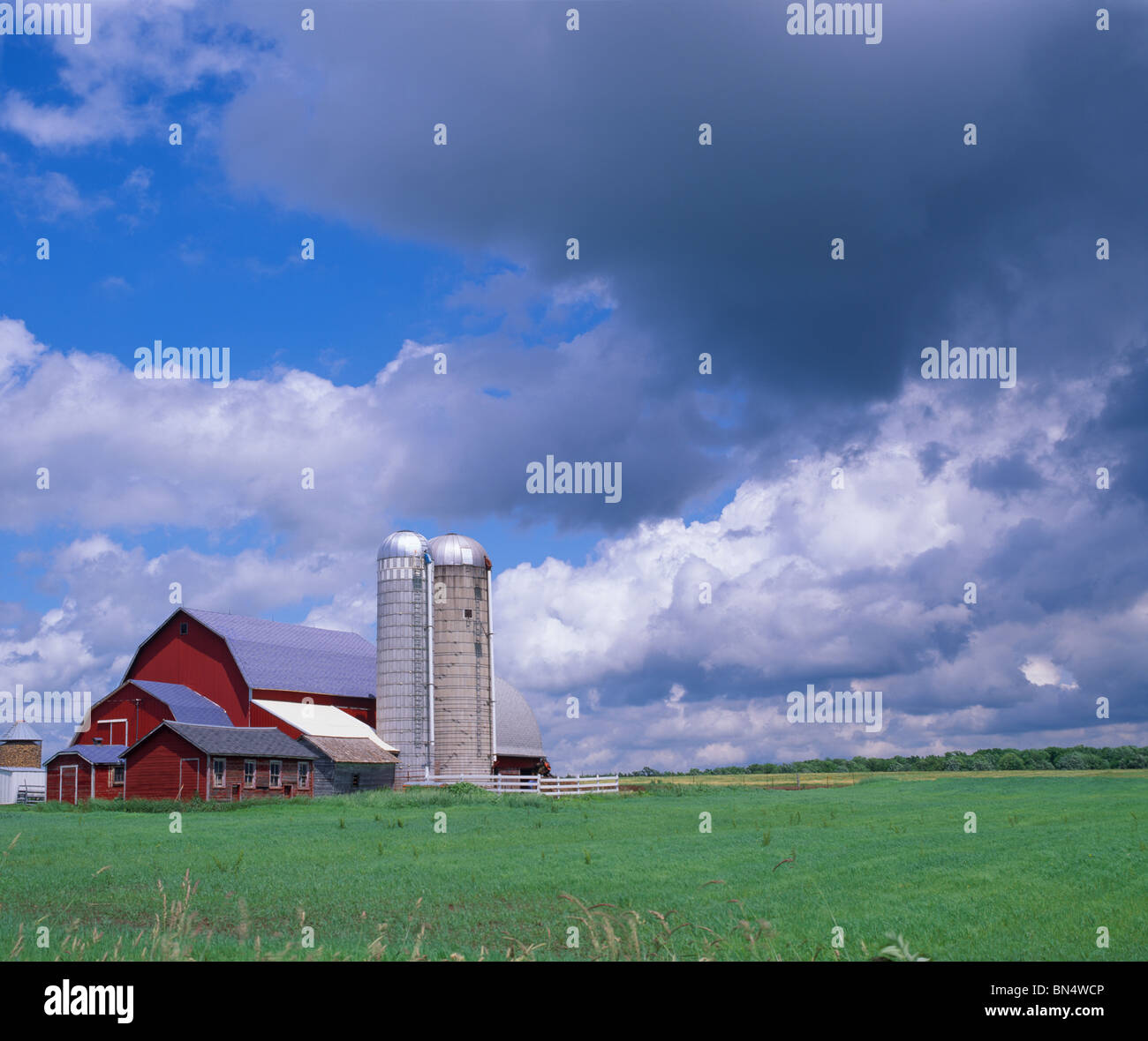 American midwest farm summer hi-res stock photography and images - Alamy