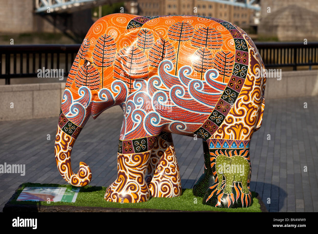 Life size elephant hi-res stock photography and images - Alamy