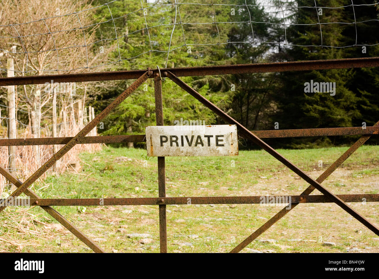 Private sign on iron gate hi-res stock photography and images - Alamy