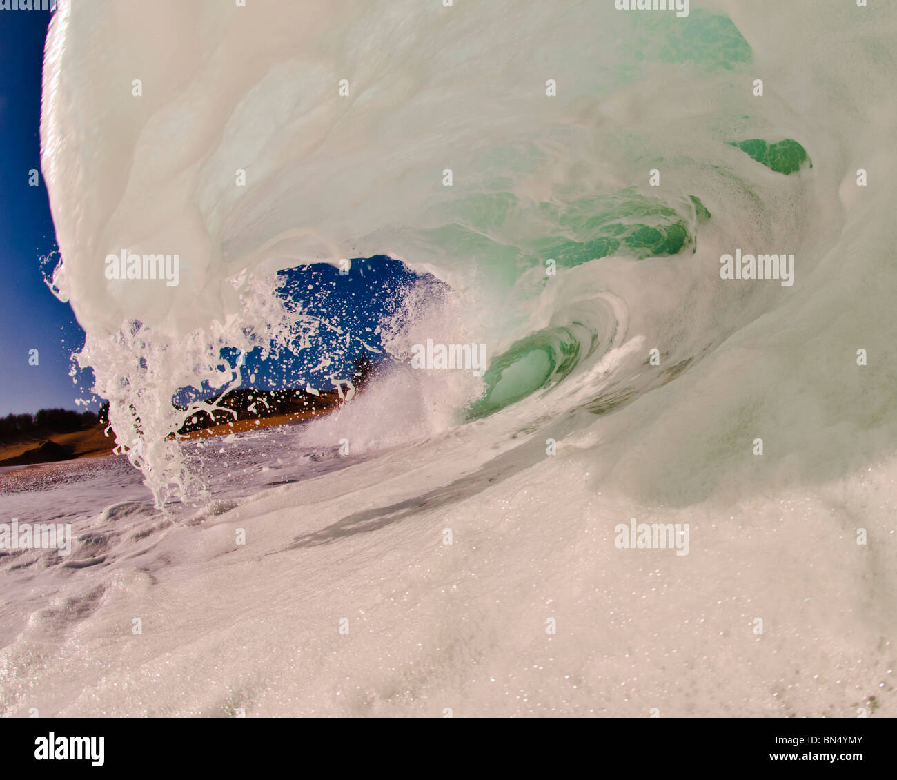 Foamy shorebreak wave, Hawaii Stock Photo - Alamy