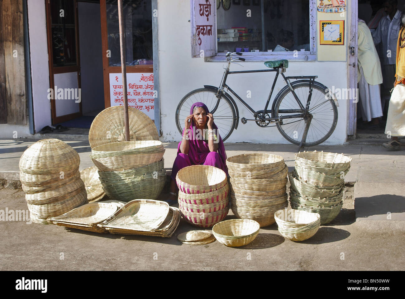 Basket indians hi-res stock photography and images - Alamy