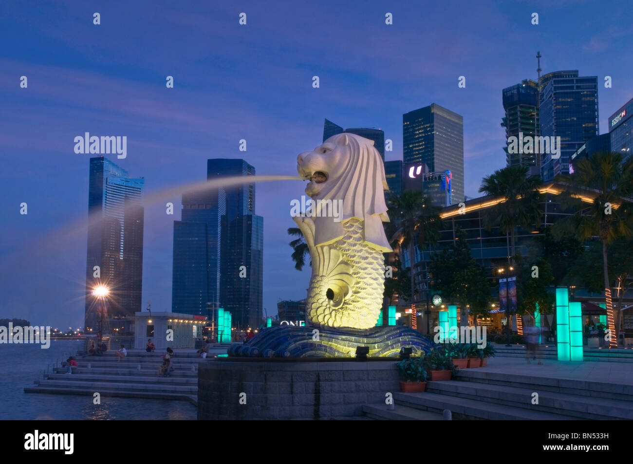 Merlion statue and Central Business District Singapore Stock Photo - Alamy