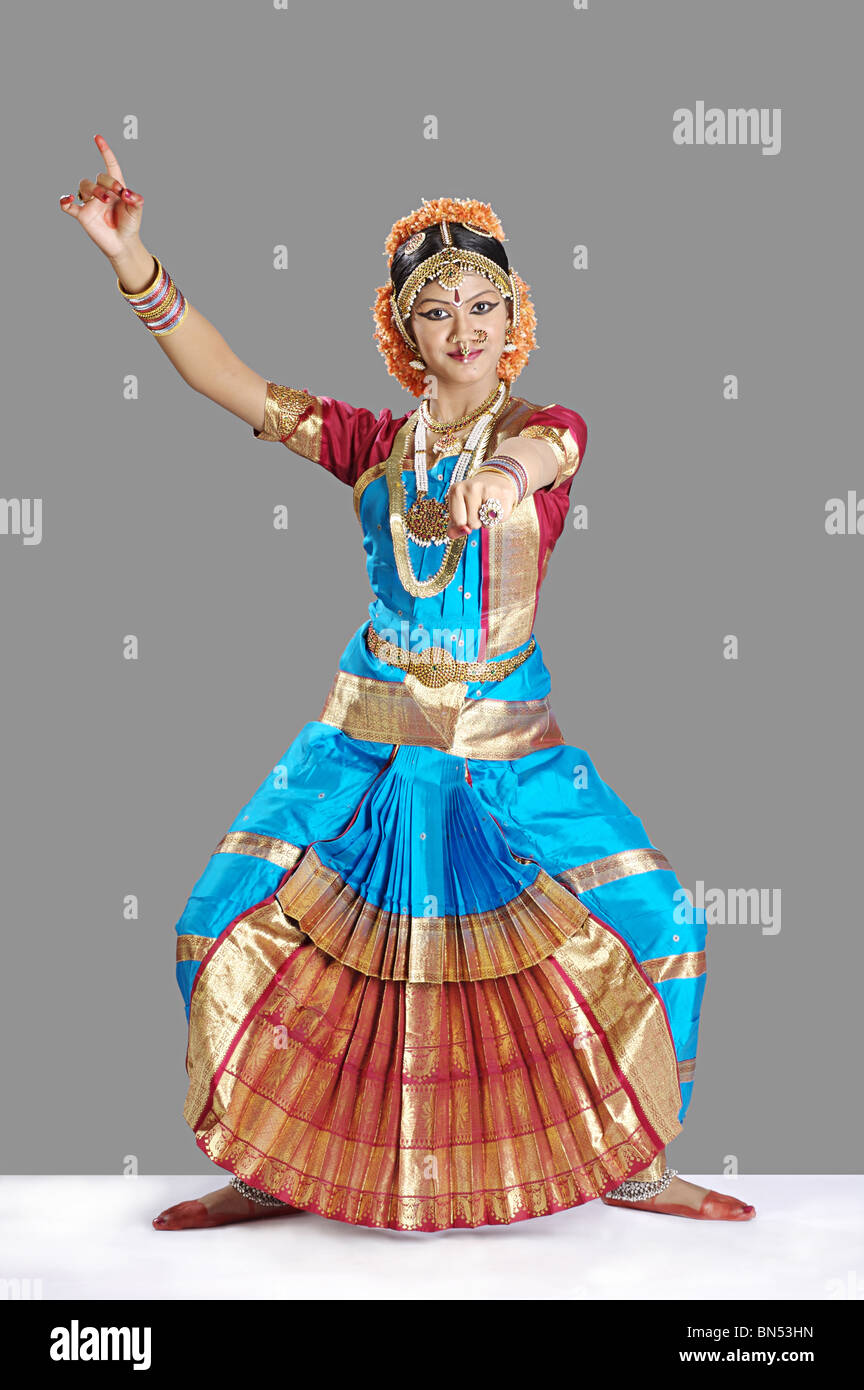 Bharat natyam dress hi-res stock photography and images - Alamy
