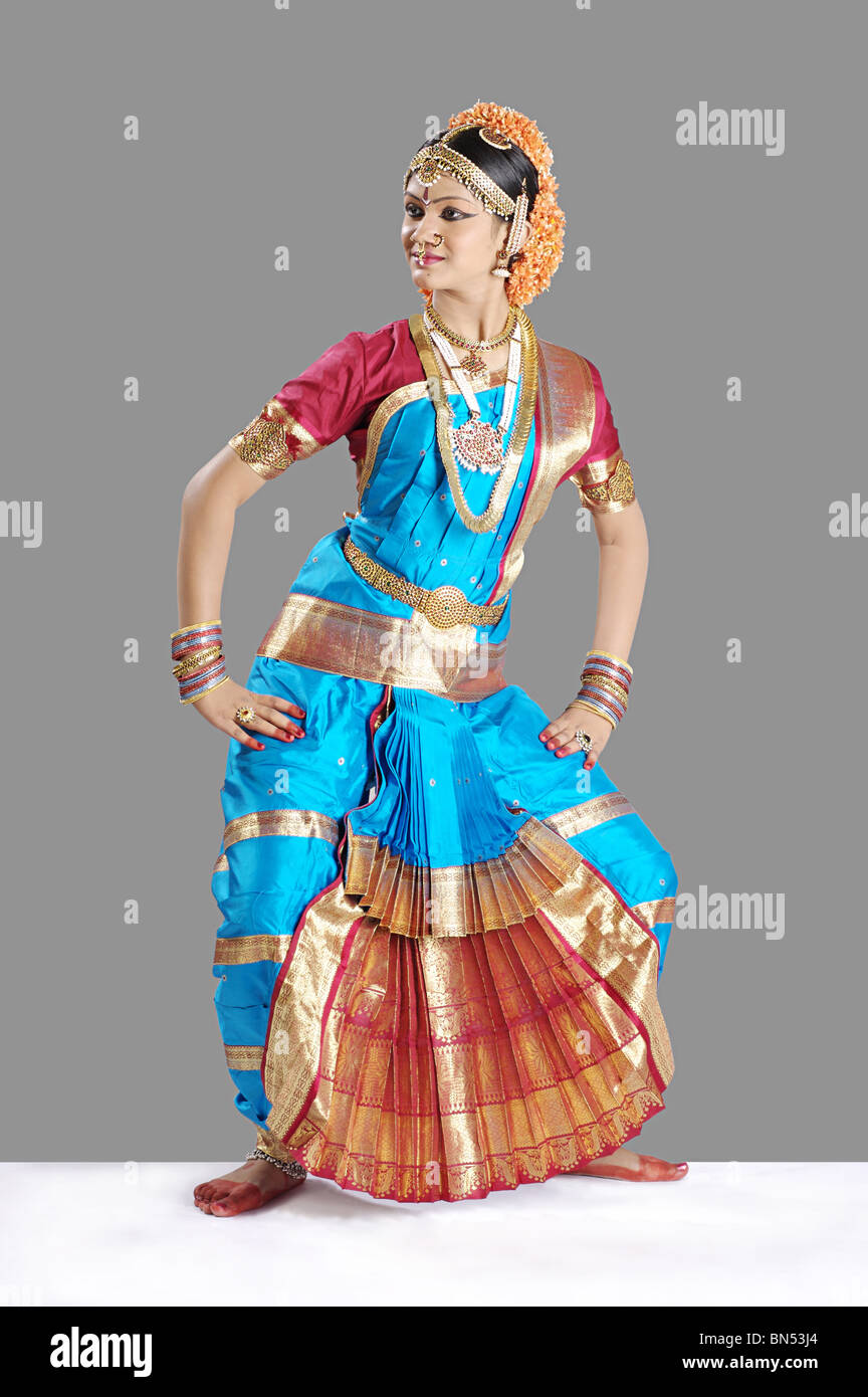 Bharatanatyam dress hi-res stock photography and images - Alamy